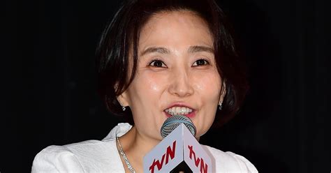 박경림 투혼이 프로의식은 아니다기침·쇳소리로 행사보다 목소리가 더 부각 Ten스타필드