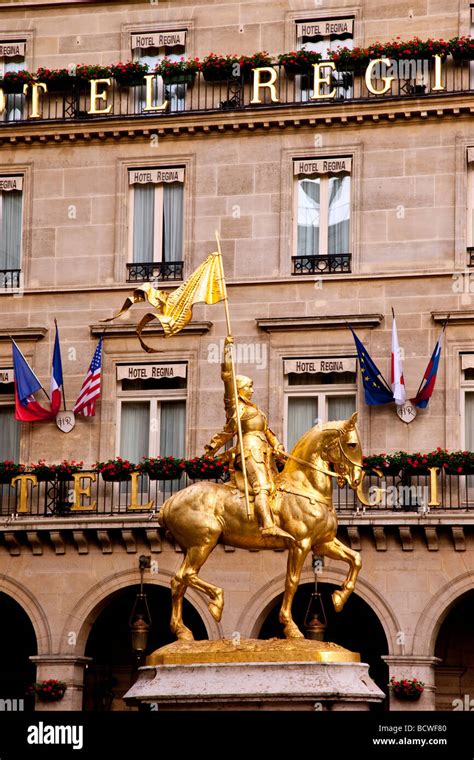 Statue jeanne d arc orléans Banque de photographies et dimages à haute