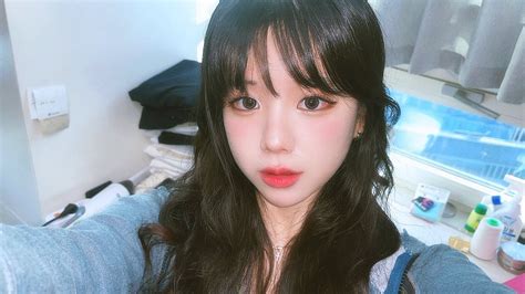 옌쨩 📷🩵 앞머리가 눈을 가리면 느낌이 달라지넹 조금만 사랑했다면 조금만 사랑받았을지도 그래서 난 많이 사랑해 사랑을 느끼자 아주 작은 것에도 말이야 Instagram