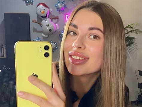 Chat Live With Moonrise For Free And Start A Sex Cam Show