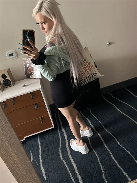 Spiritual Bimbo👽 On Twitter Didnt Mean To Dress This Provocative But Here We Are