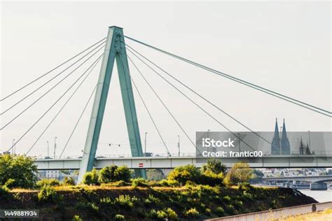 도이츠 현수교와 쾰른 스카이라인 운송 인프라 및 아키텍처 0명에 대한 스톡 사진 및 기타 이미지 0명 강 강철 Istock