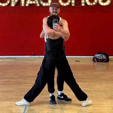Xochitl Gomez And Val Chmerkovskiys Friendship Seems Odd To Me R