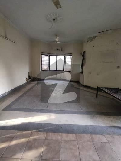 1 Kanal Basement Corner House Double Gate Entrance For Sale In DHA