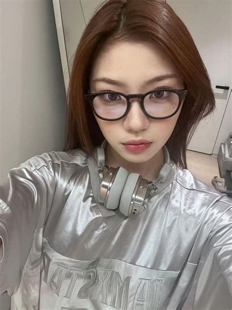 我終於知道為什麼一堆女生跑去當局妹了。 剛剛看朋友一個小🍊就一萬了 也沒什麼喝！遇到朋友這種客人！ 一個月隨便有好幾十萬！！！！！ 難怪朋友都