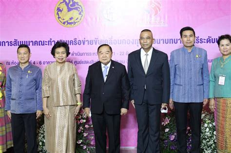 การเมือง อ้อนพลังสตรี บิ๊กป้อมขอเสียงสนับสนุนจัดตั้งรัฐบาลสมัยหน้า