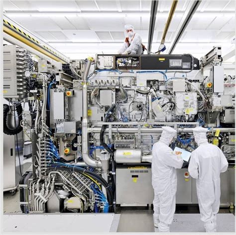 An Asml Photolithography Machine R Damnthatsinteresting