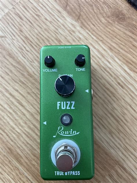 Rowin Fuzz Pedal Reverb