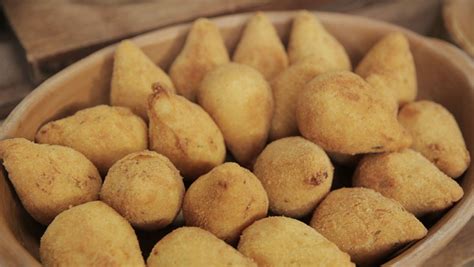 Coxinha De Frango Com Massa De Mandioca Receitas Gshow Gshow