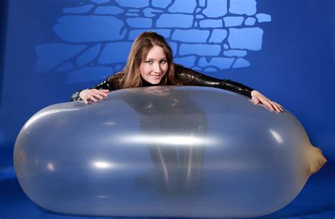 Elena Ballon Catsuitmodel