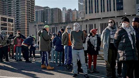 Susan Sarandon Joins Nyc Pro Palestinian Protest That Blocked Bridges