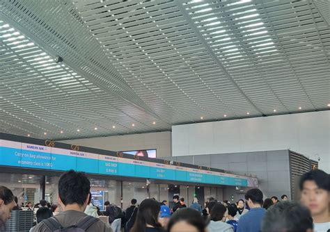 해외여행 공항 도착시간 출국심사 절차 셀프 체크인 위탁 수하물 금지 품목 기내 반입금지 물품 면세한도 인천공항 상하이 푸동공항 대한항공 기내식 Ke897