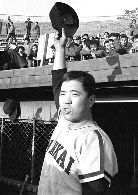 写真で振り返る歴代の三冠王 ヤクルト 村上宗隆選手が史上最年少で達成