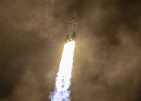 Falcon Heavy Sends Jupiter 3 Broadband Giant Toward Geostationary Orbit