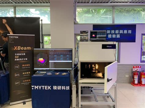 稜研科技向蔡英文總統展示5G基地台搭建方案XRifle與全球唯一快速產測方案XBeam