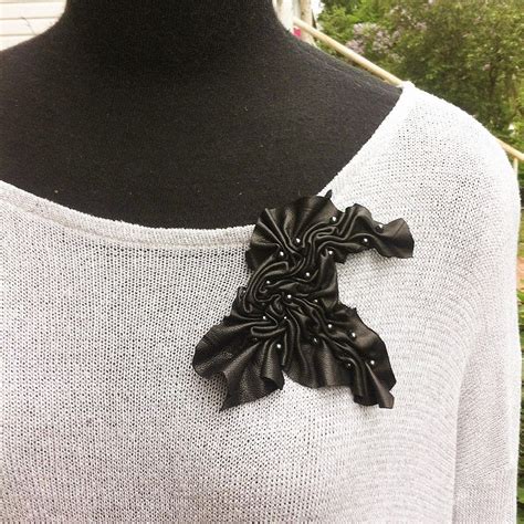 брошь из кожи Кожа Кожаные ювелирные изделия Брошь