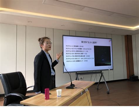 明德·语言文学跨学科高层论坛系列讲座——语言服务行业发展现状和就业前景成功举办