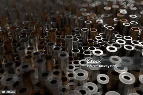 3d 는 임의의 수직 튜브로 추상적 인 금속 배경을 렌더링합니다 0명에 대한 스톡 사진 및 기타 이미지 0명 3차원 형태 가능성 Istock