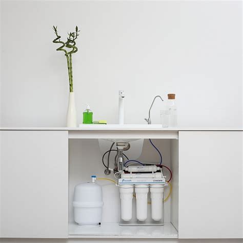 Фильтр обратного осмоса Ecosoft Standard с помпой и с минерализатором на металлической станине