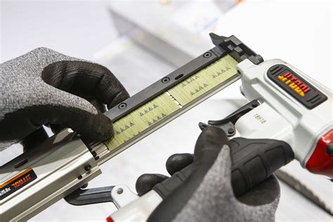 [630] 몰딩 걸레받이 문선 등 섬세한 마감 작업을 할 때 사용하는 타카 타카 인테리어 목수가 핵심적으로 사용하는 공구 List