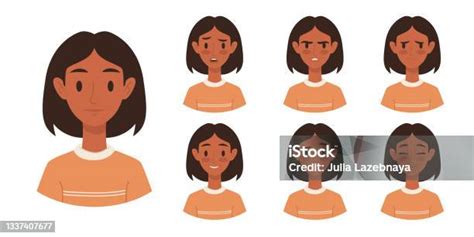 젊은 어두운 피부 여자 다른 감정 화가 나고 미소가 나고 슬프고 깜짝 놀랐고 불행합니다 소녀 얼굴 표정세트 아바타 소녀 이모티콘 애니메이션을 위한 만화 플랫 캐릭터 디자인