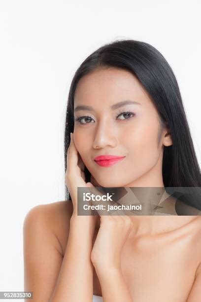 สาวนางแบบสวย ภาพความงามของใบหน้าหญิงที่มีผิวธรรมชาติ ภาพสต็อก ดาวน์