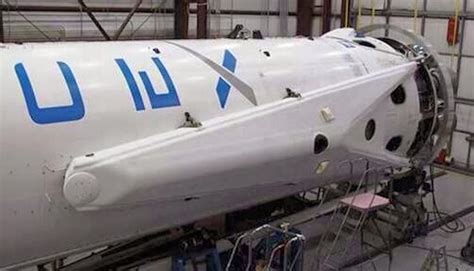 Suburban Spaceman Spacex Falcon 9 Rocket Adds Landing Legs