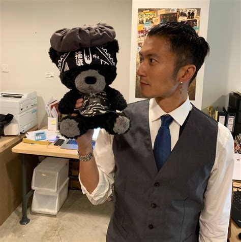 闢謠與楊冪戀情後，謝霆鋒開心首曬三連拍，顏值帥氣有男人味 壹讀