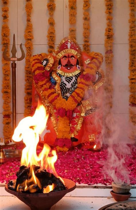 Women And Girls Performed Garba Raas After Maha Aarti In The Ancient