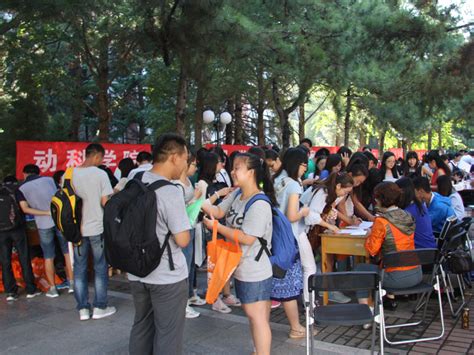 迎新进行时 2014年我校全日制研究生招生数首次超过本科生（图文）