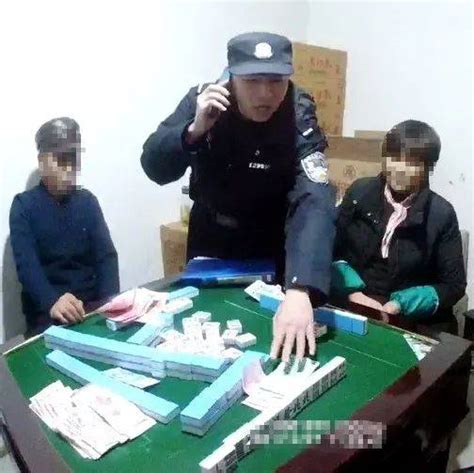 姜堰这伙人玩嗨了，被警方一锅端张某烟酒店店门