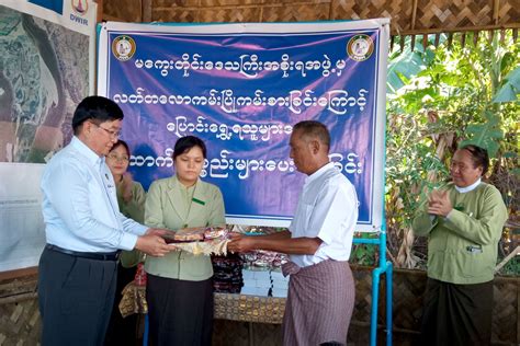 မကွေးတိုင်းဒေသကြီးအစိုးရအဖွဲ့ဝန်ကြီးချုပ် ဦးတင့်လွင် ရေနံချောင်းမြို့နယ