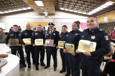 Entrega Presidente Municipal El Reconocimiento Policía Del Año A Seis