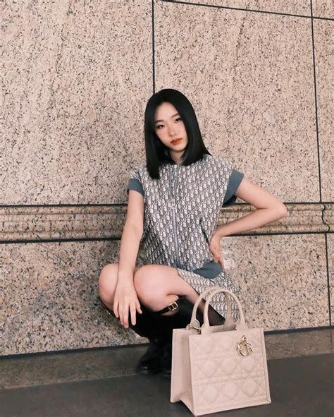 小s愛女辣秀蠻腰露臍針！「見陳建州發圖文」 網嚇壞：先不要