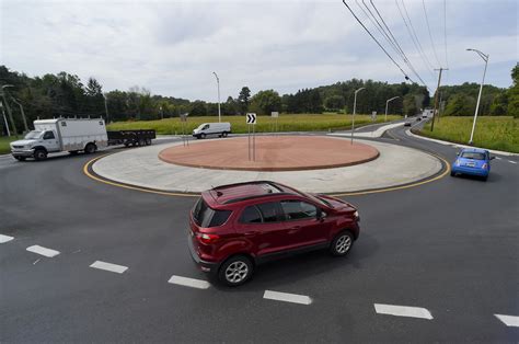 4 Reasons Roundabouts Are Safer Than Other Intersections