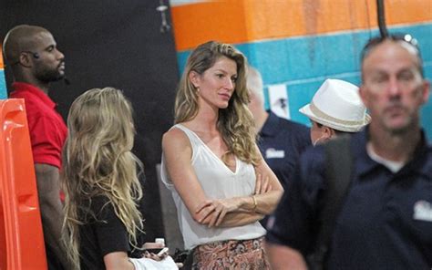 Gisele Bündchen espera por Tom Brady após derrota do time em jogo Quem QUEM News