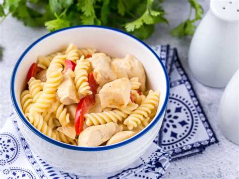 Макароны с куриной грудкой в сливочном соусе — рецепт с фото пошагово
