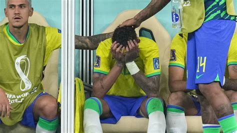 Neymar Suffers Ligament Injury To Right Ankle And Will Miss Next Game Cnn