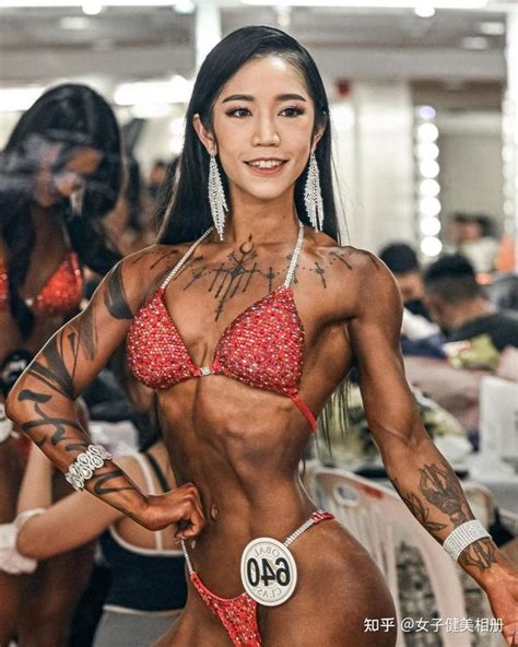 可爱系的美貌肌肉女生！中国香港的比基尼职业选手 Eugene 知乎
