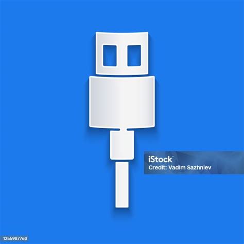 파란색 배경에 격리된 Usb 케이블 코드 아이콘을 용지 로 잘라냅니다 Pc 및 모바일 장치를 위한 커넥터 및 소켓 종이 아트