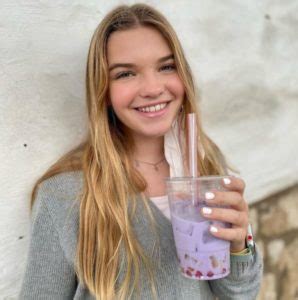 Meme Girl è cresciuta ed ecco quanto è bella adesso