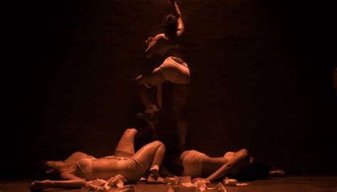 Melihat Aksi Pentas Tari Sex Tempo Co