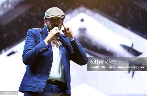 Juan Luis Guerra In Concert Photos And Premium High Res Pictures