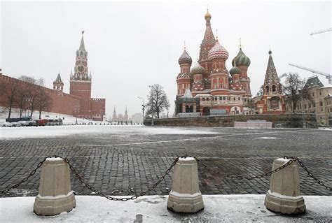 Коронавірус фотографи зафіксували опівдні майже безлюдні вулиці