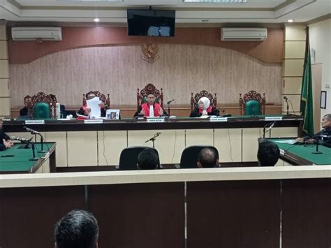 DIVONIS BERBEDA Tiga Dari Empat Terdakwa Korupsi Pembangunan RS Kelua