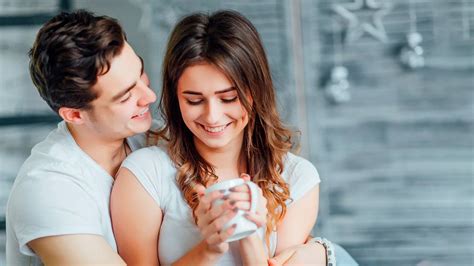 ये 5 आदतें आपको बना सकती हैं Happy Couple मजबूत रिश्ते के लिए हैं