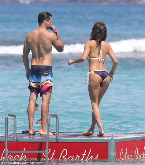 Brooke Burke Charvet Has A Baywatch Moment On The Beach Daily Mail Online