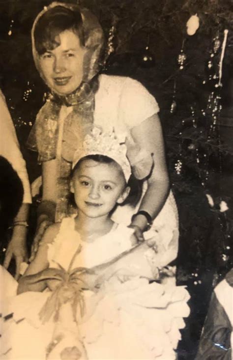 ცნობილი სტუმრები ბევრი ცეკვა და სიმღერა როგორ აღნიშნა დალი ჩიტალაძემ 62 ე დაბადების დღე