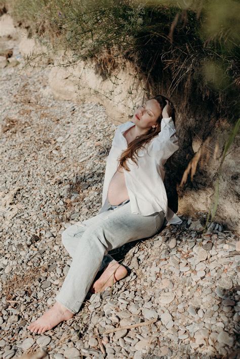 A Summery Ontario Maternity Shoot Daring Wanderer