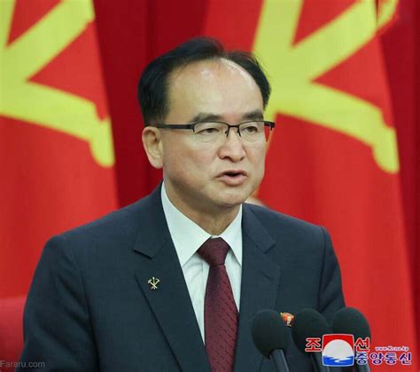 همشهری آنلاین گل‌سینه با عکس کیم جونگ اون، مد جدید مقامات کره شمالی